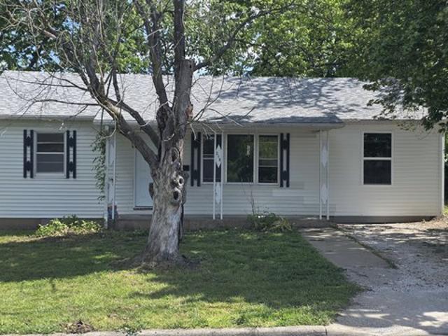 218 E Walnut St, Bolivar, MO 65613