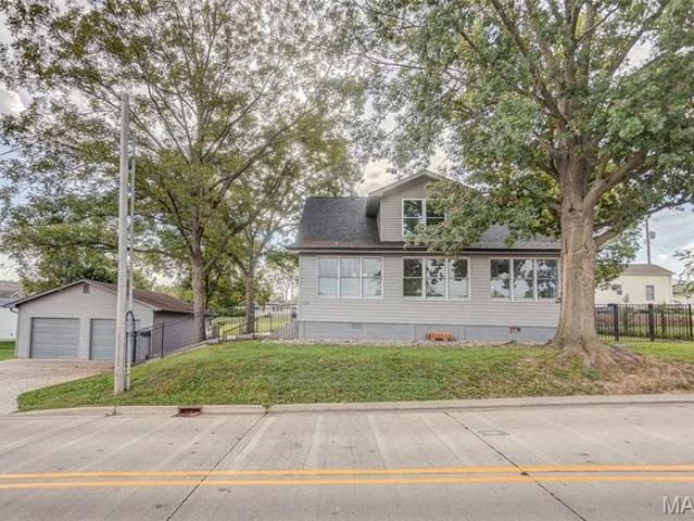 218 E Cherry St, Columbia, IL 62236