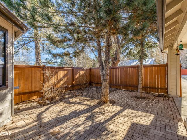218 E Mohawk Drive