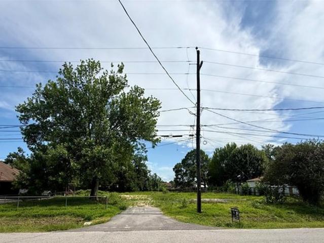 218 E Saint Charles Dr, Crosby, TX 77532