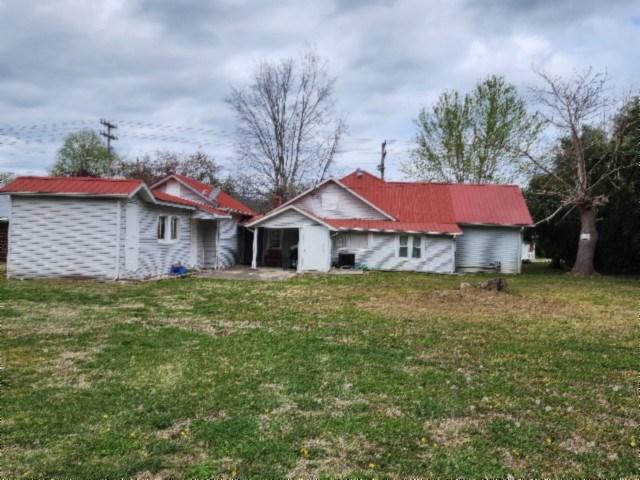 218 East Lake Ave
