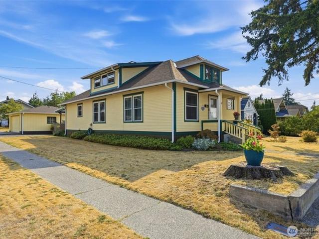218 Evergreen St, Mount Vernon, WA 98273