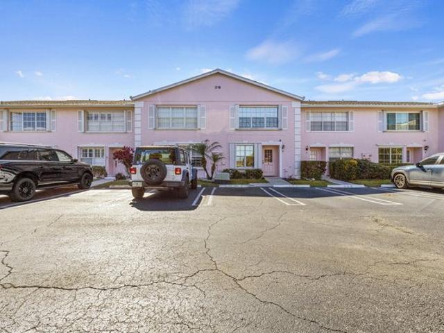 218 Foxtail Dr Apt B, Greenacres, FL 33415