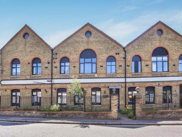 218 Homesdale Road, Bromley, BR1 2 bed apartment to rent £1,800 pcm £415 pw
