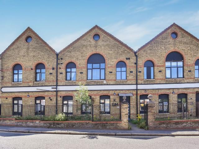 218 Homesdale Road, Bromley BR1, 2 bed flat to rent, £1,800 pcm | PrimeLocation
