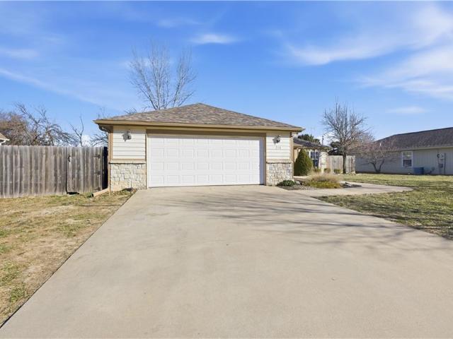 218 Hillside Dr, Baldwin City, KS 66006 | MLS #2617