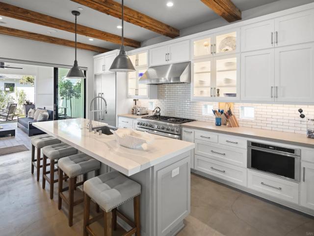 218 J Ave, Coronado, CA 92118 | MLS #250041