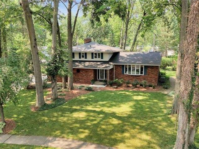 218 James Cir, Avon Lake, OH 44012