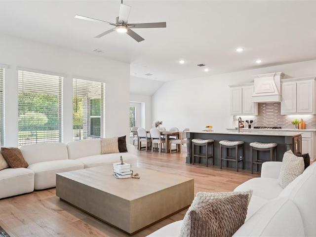 218 Oakcrest Drive