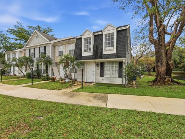 218 Old English Dr, Jupiter, FL 33458