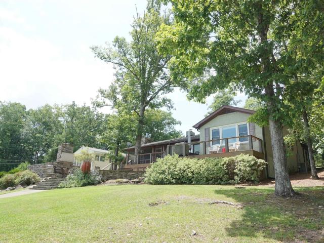 218 Lakeshore Drive