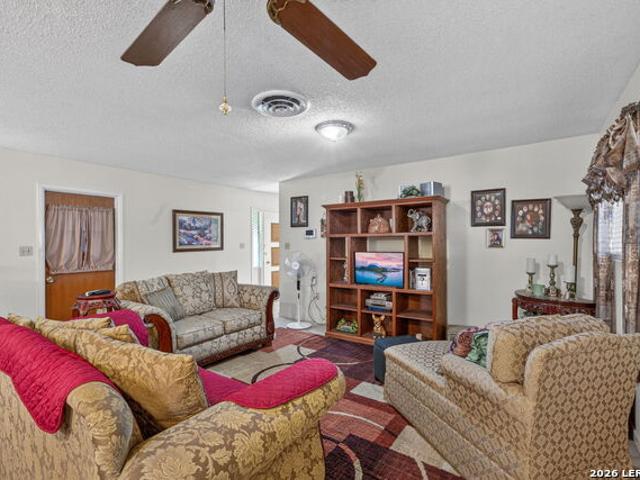 218 Lantana Ln