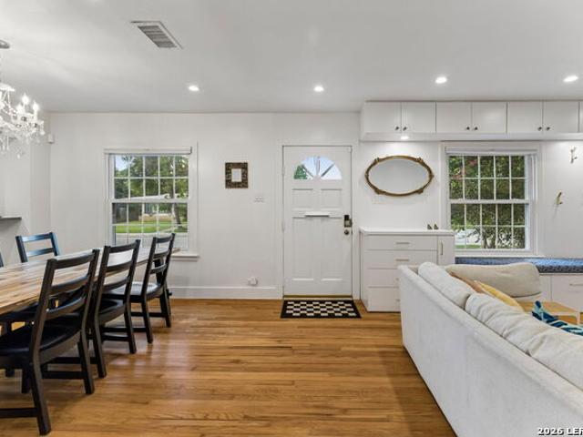 218 Larkwood Dr