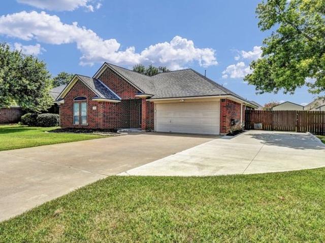 218 Lexington Ave, Clute, TX 77531