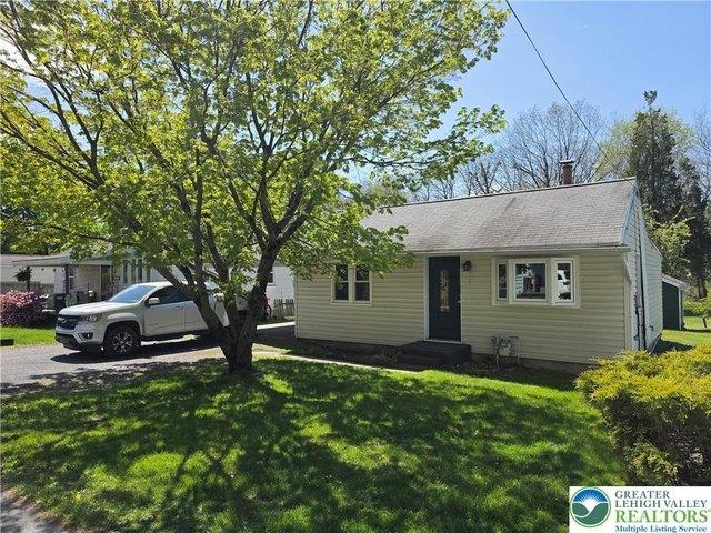 218 Lehigh St, Walnutport, PA 18088