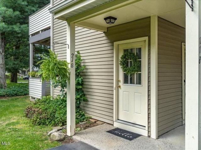 218 Monmouth Way, Clifton Park, NY 12065