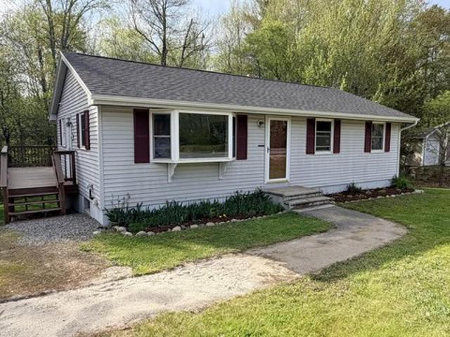 218 Middlesex Rd, Topsham, ME 04086
