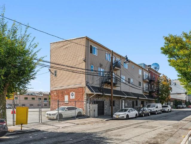 218 Mulberry Street