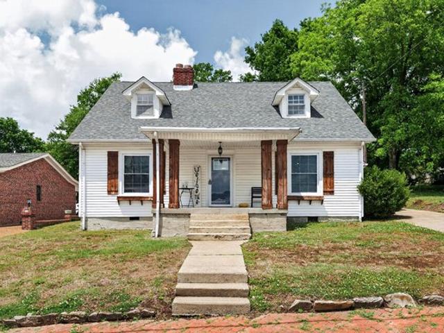 218 N 3rd St, Pulaski, TN 38478
