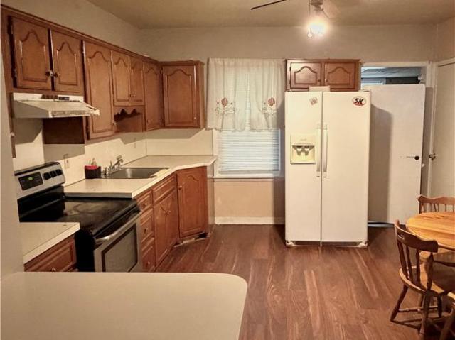 218 N Hall