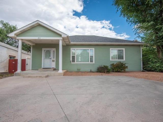 218 N Stough Ave, Montrose, CO 81401