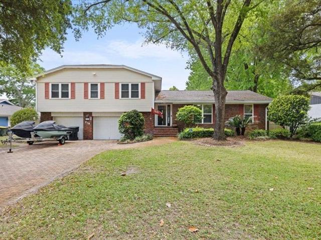 218 NE Yacht Club Dr, Fort Walton Beach, FL 32548