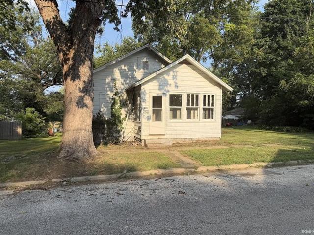 218 S Madison St, Oakland City, IN 47660