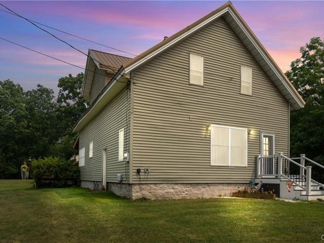218 S Main St, Naples, NY 14512