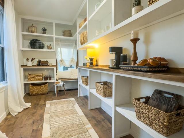 218 S New York