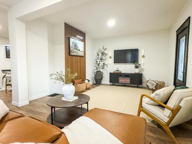 218 S New York
