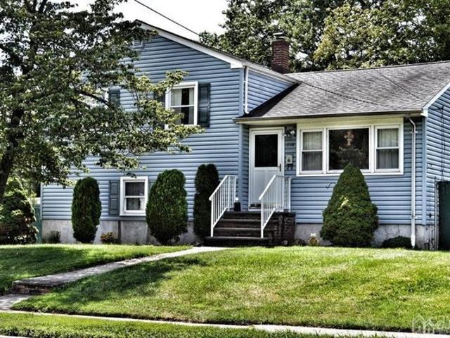 218 Schillaci Ln, South Plainfield, NJ 07080