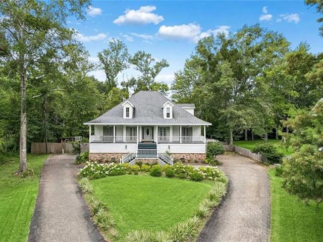 218 Scotchpine Dr, Mandeville, LA 70471