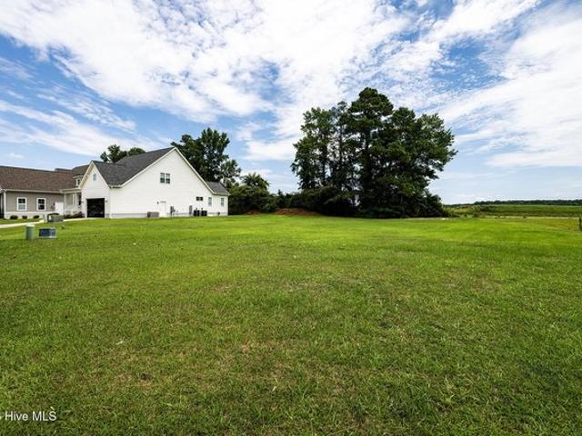 218 Shoreview Dr, New Bern, NC 28562