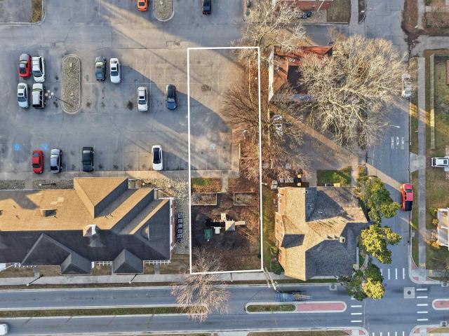 218 W 7th St