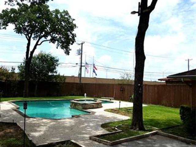218 W Holland Drive