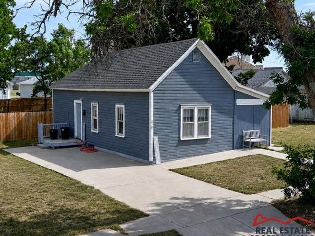 218 W Maple St, Bucklin, KS 67834