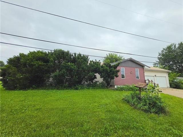 218 Warren Ave, Garnett, KS 66032