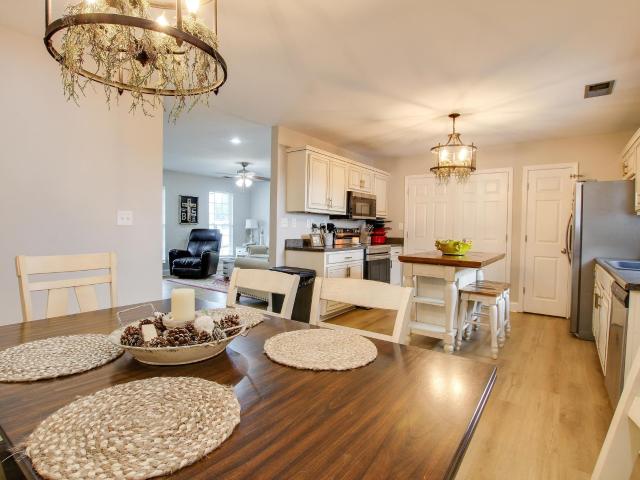 218 White Oak Cir