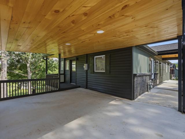 218 Twin Oaks Rd