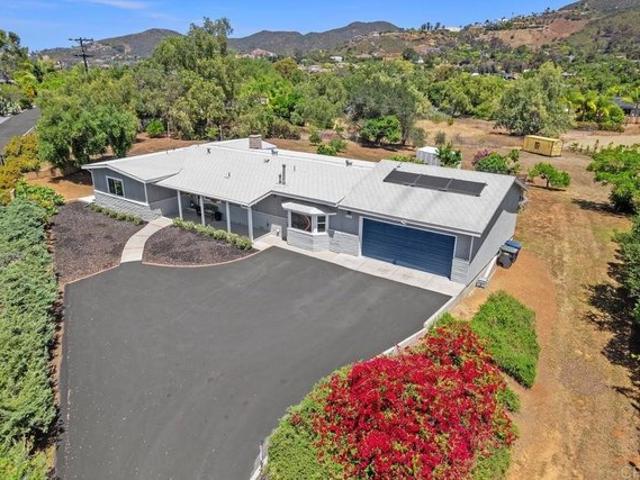 2194 Foothill Dr, Vista, CA 92084