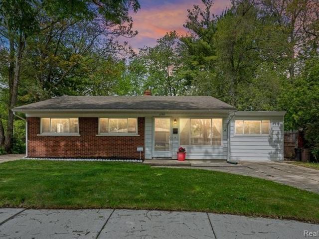 21951 Morton St, Oak Park, MI 48237