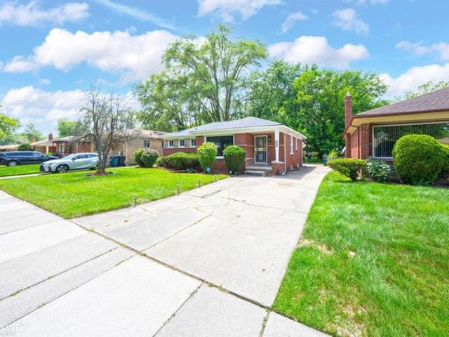 21951 Parklawn St, Oak Park, MI 48237