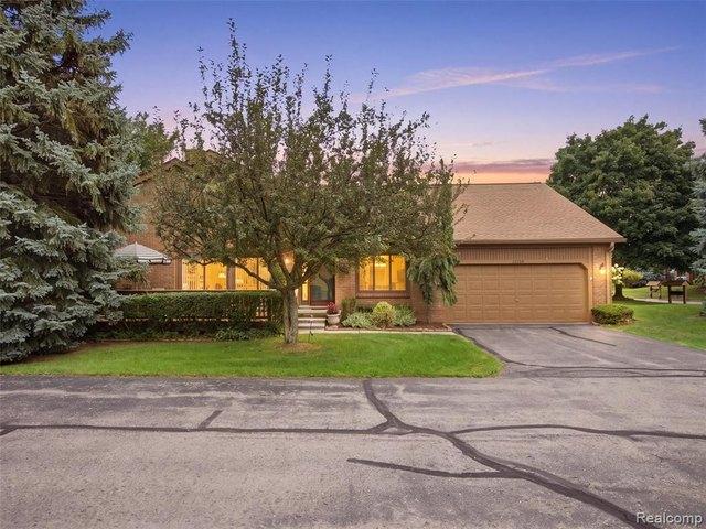2195 London Bridge Dr, Rochester Hills, MI 48307