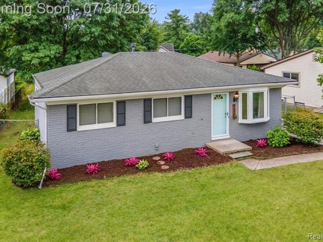 21966 Flanders St, Farmington Hills, MI 48335