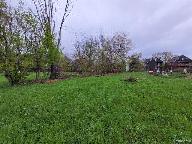2196 Field St, Detroit, MI 48214