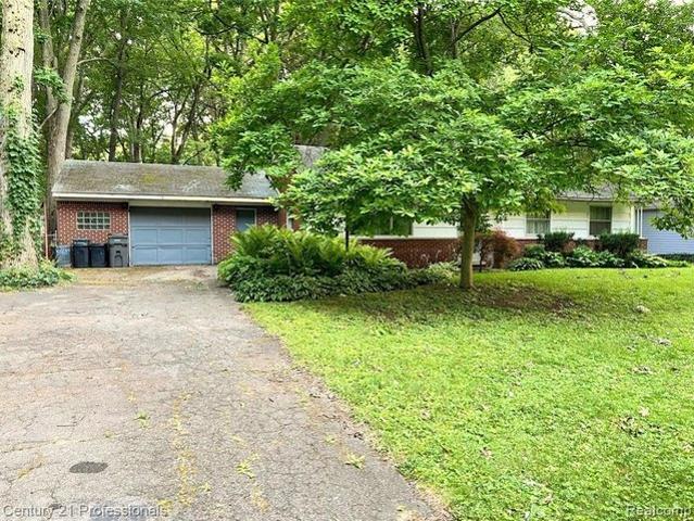 21900 Ulrich St, Clinton Township, MI 48036