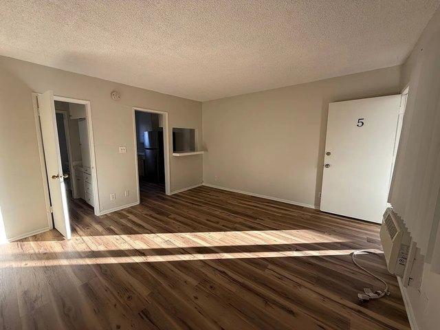 21900 Saticoy St, Canoga Park, CA 91304