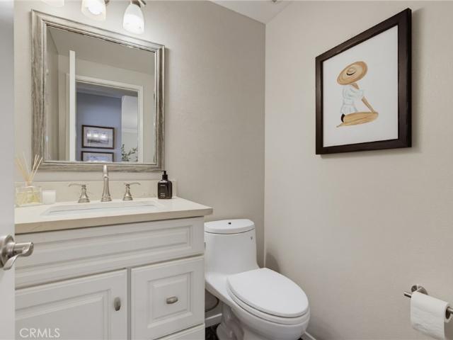 21901 Burbank Blvd, Woodland Hills, CA 91367 | MLS #SR26140
