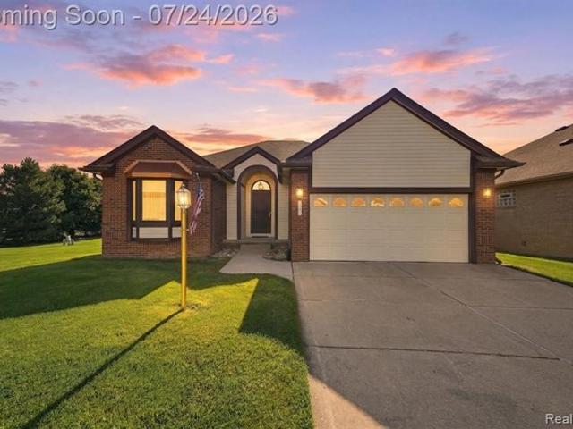 21902 Ridgeway St, Saint Clair Shores, MI 48080