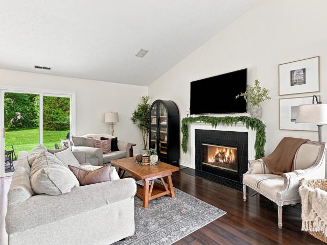 2190 Meadow Glen Boulevard